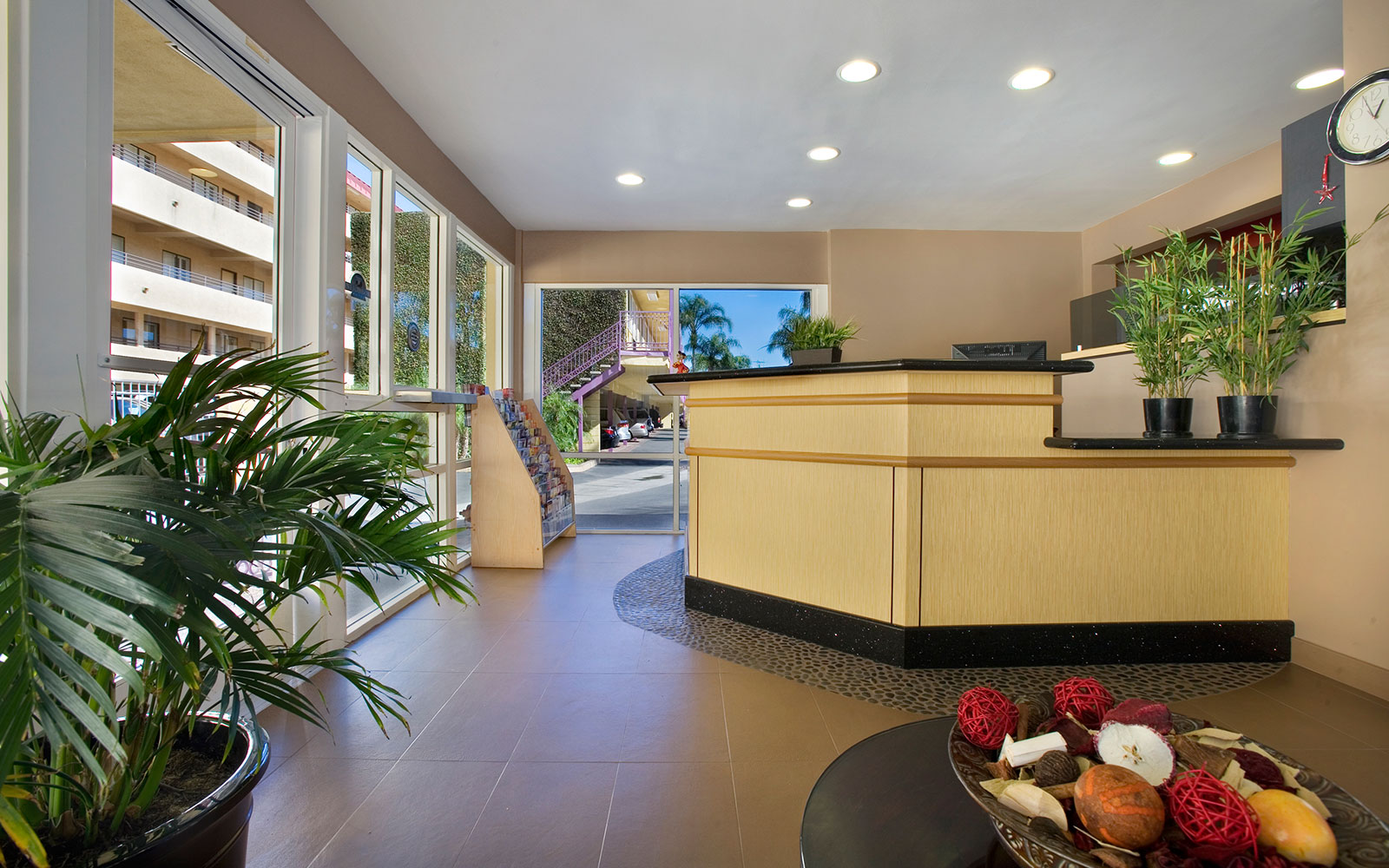 Anaheim, CA Hotel Reservations - Contact Del Sol Inn