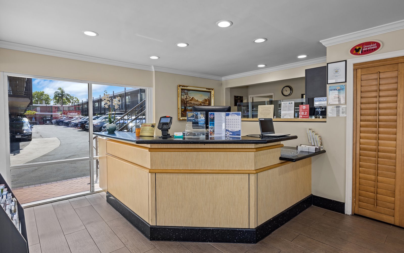 Anaheim, CA Hotel Reservations - Contact Del Sol Inn