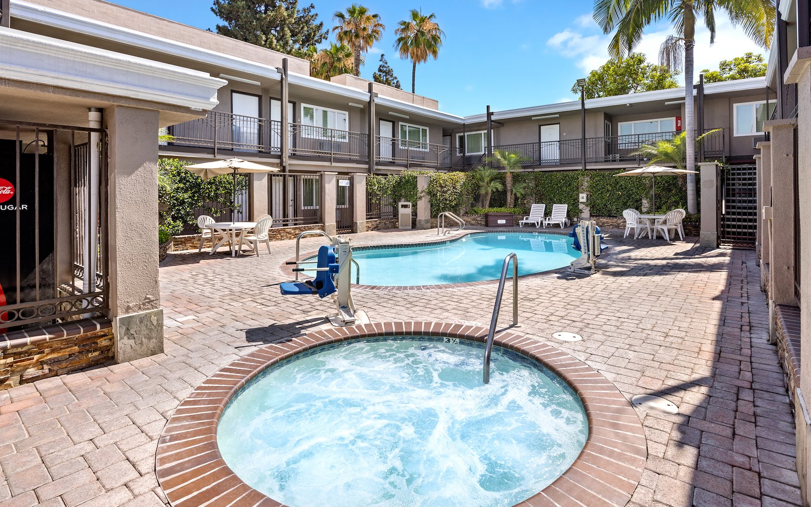 Anaheim, California Hotel Amenities - Del Sol Inn